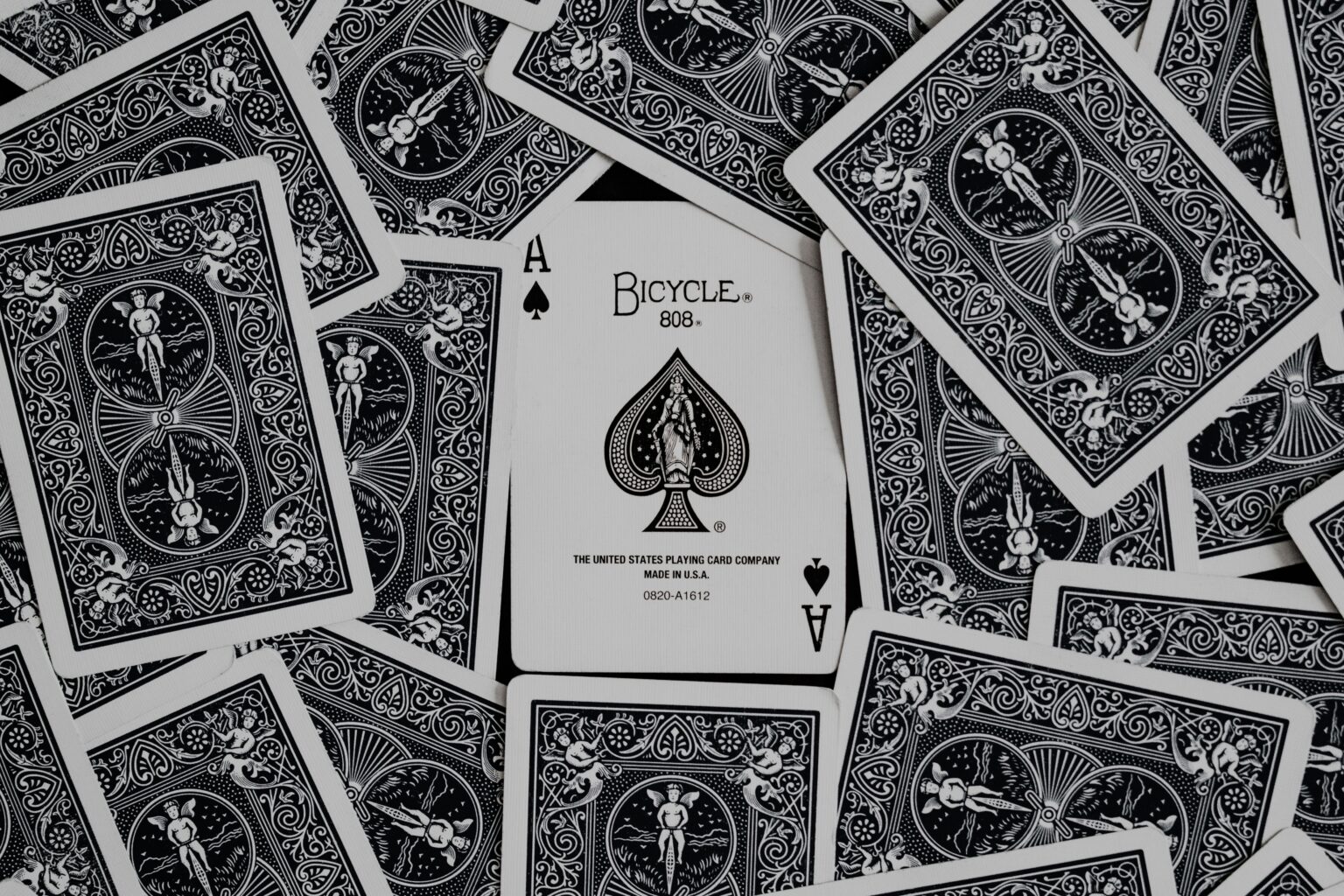 Understand Poker Decks: Your Guide to 52 Card Magic